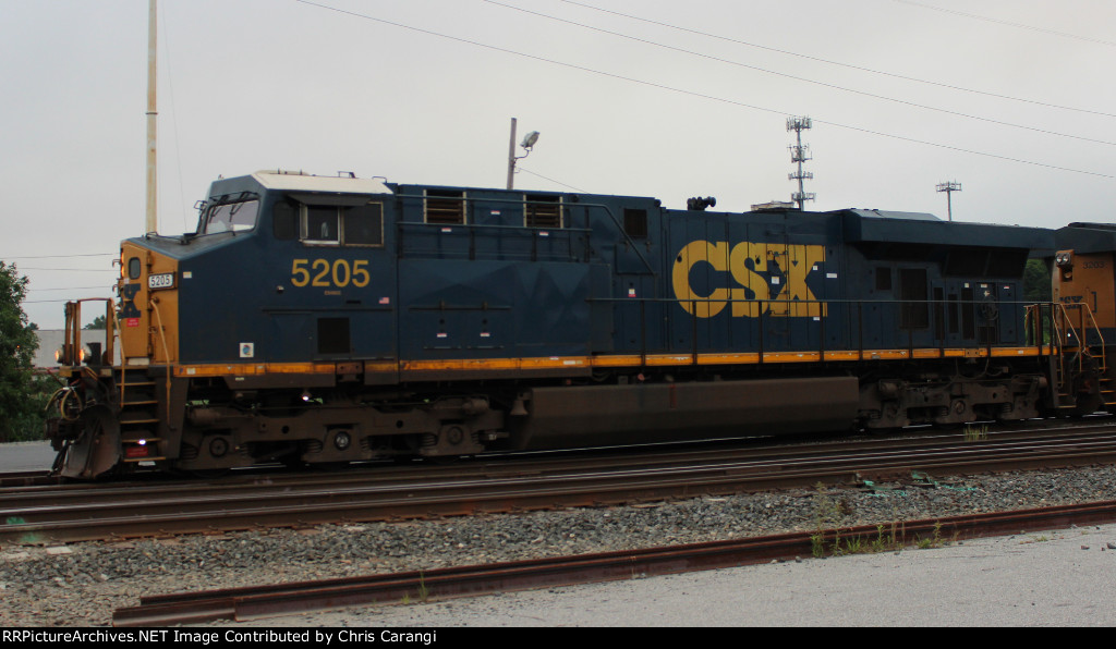 CSXT 5205 on Q301-09